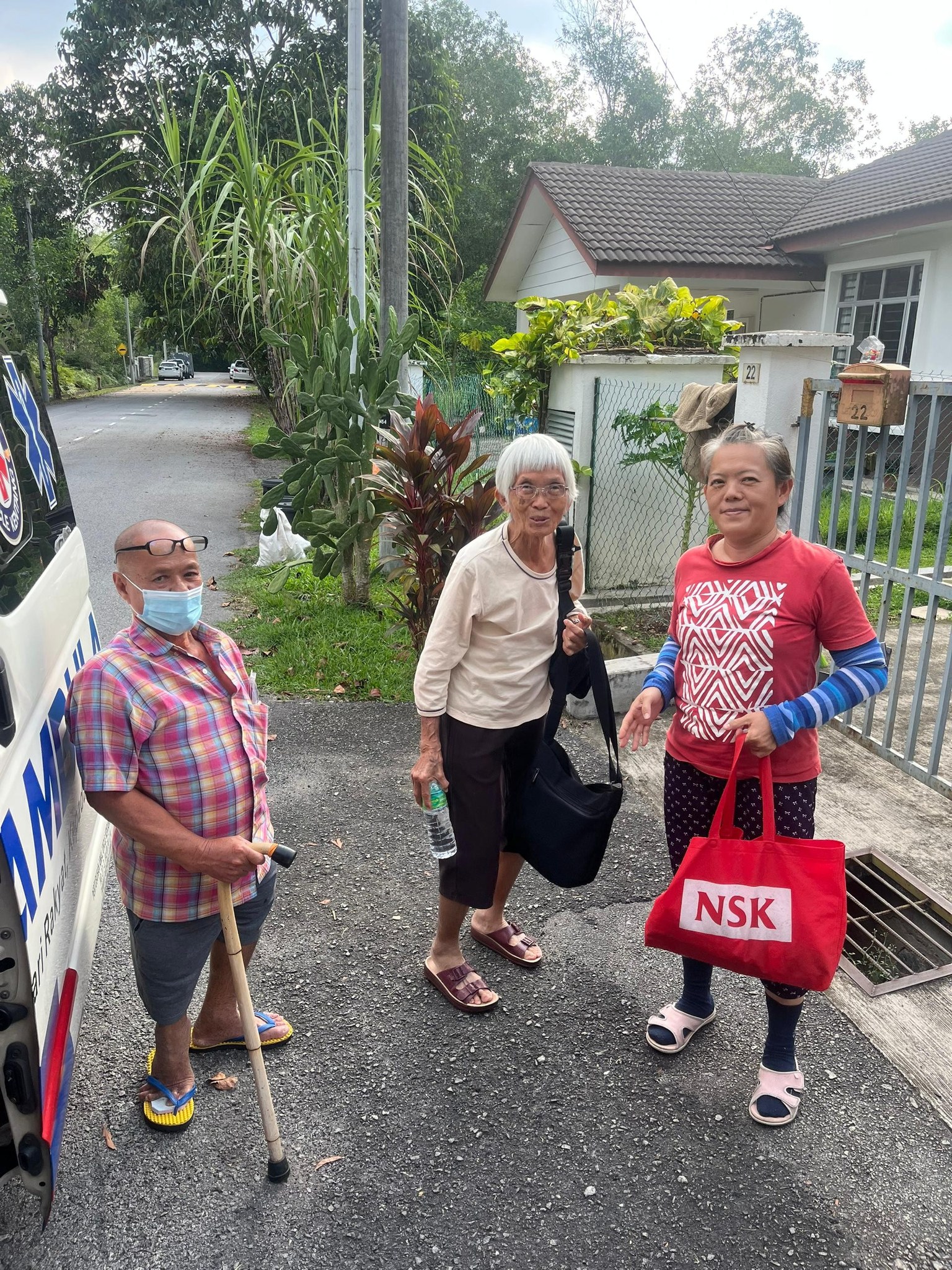 Rumah Orang Tua Ini Perlukan Bantuan Anda – Mari Ringankan Beban Mereka ...